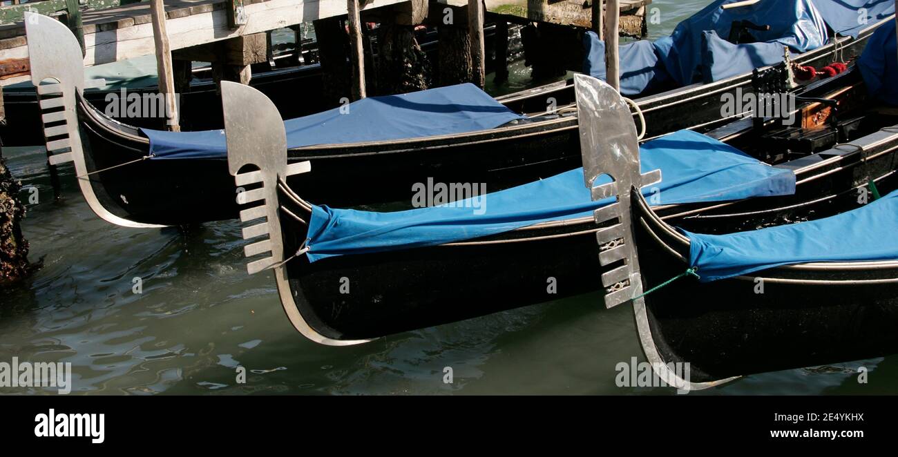 Famous gondolas venice canale hi-res stock photography and images - Alamy