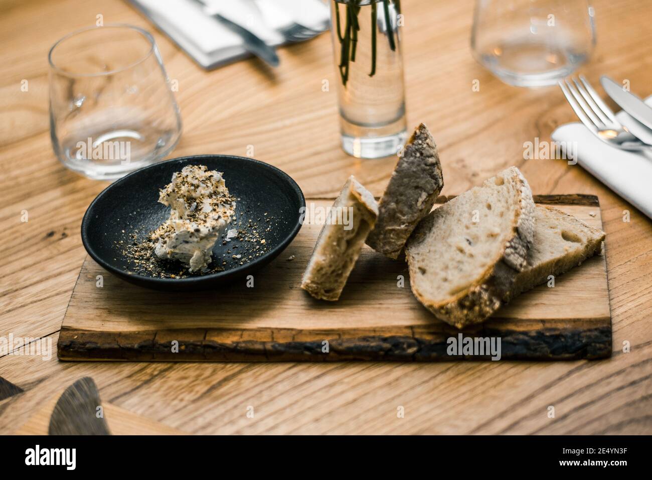 Restaurant butter plate hi-res stock photography and images - Alamy