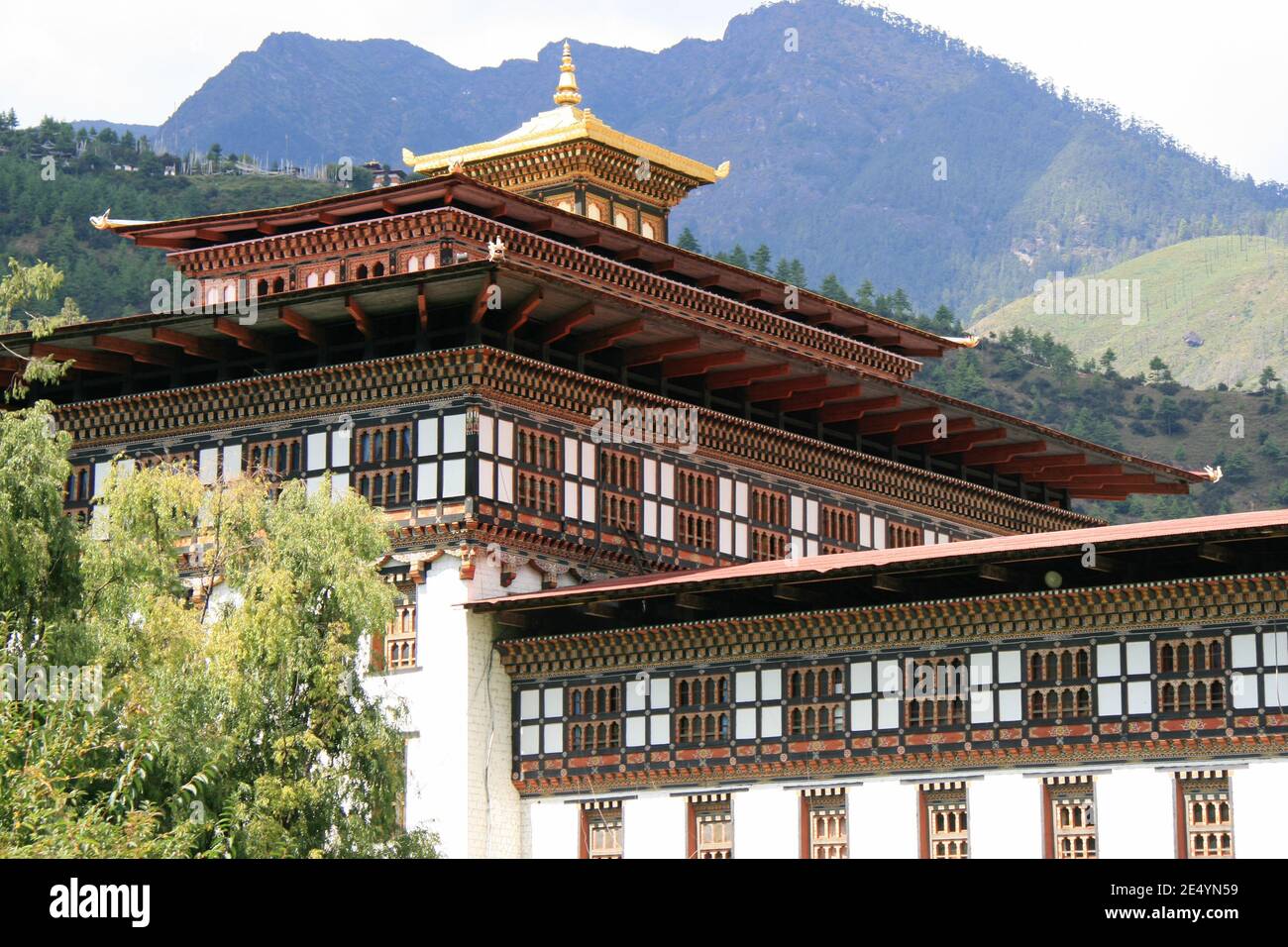 buddhist fortress (dzong) in thimphu in bhutan Stock Photo - Alamy