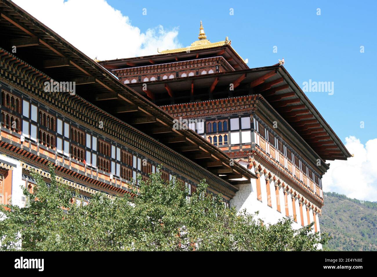 buddhist fortress (dzong) in thimphu in bhutan Stock Photo - Alamy