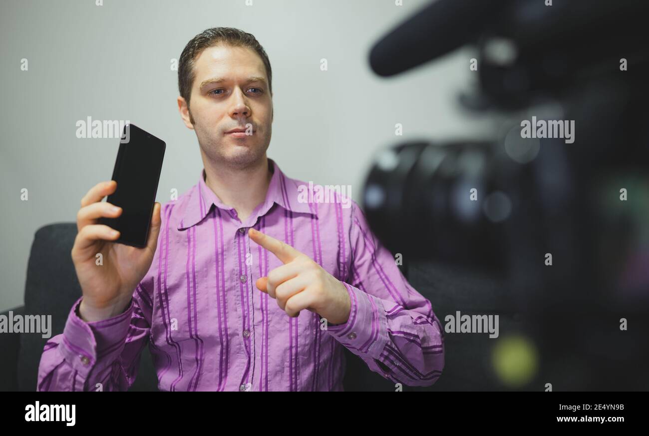 Actor movie gadget hi-res stock photography and images - Alamy