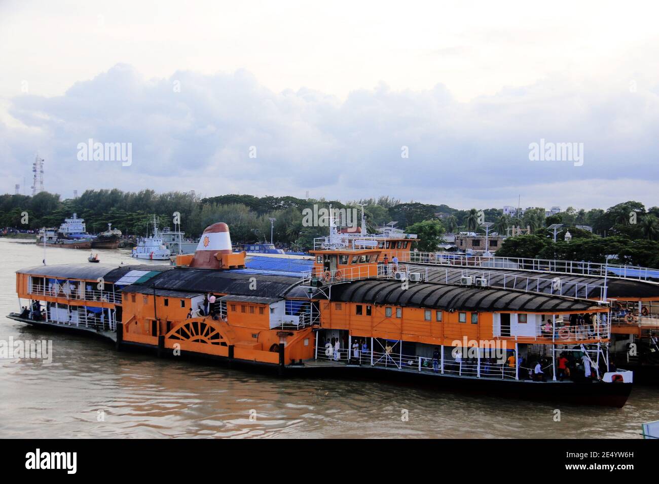 Bangladeshi paddle rocket hi-res stock photography and images - Alamy
