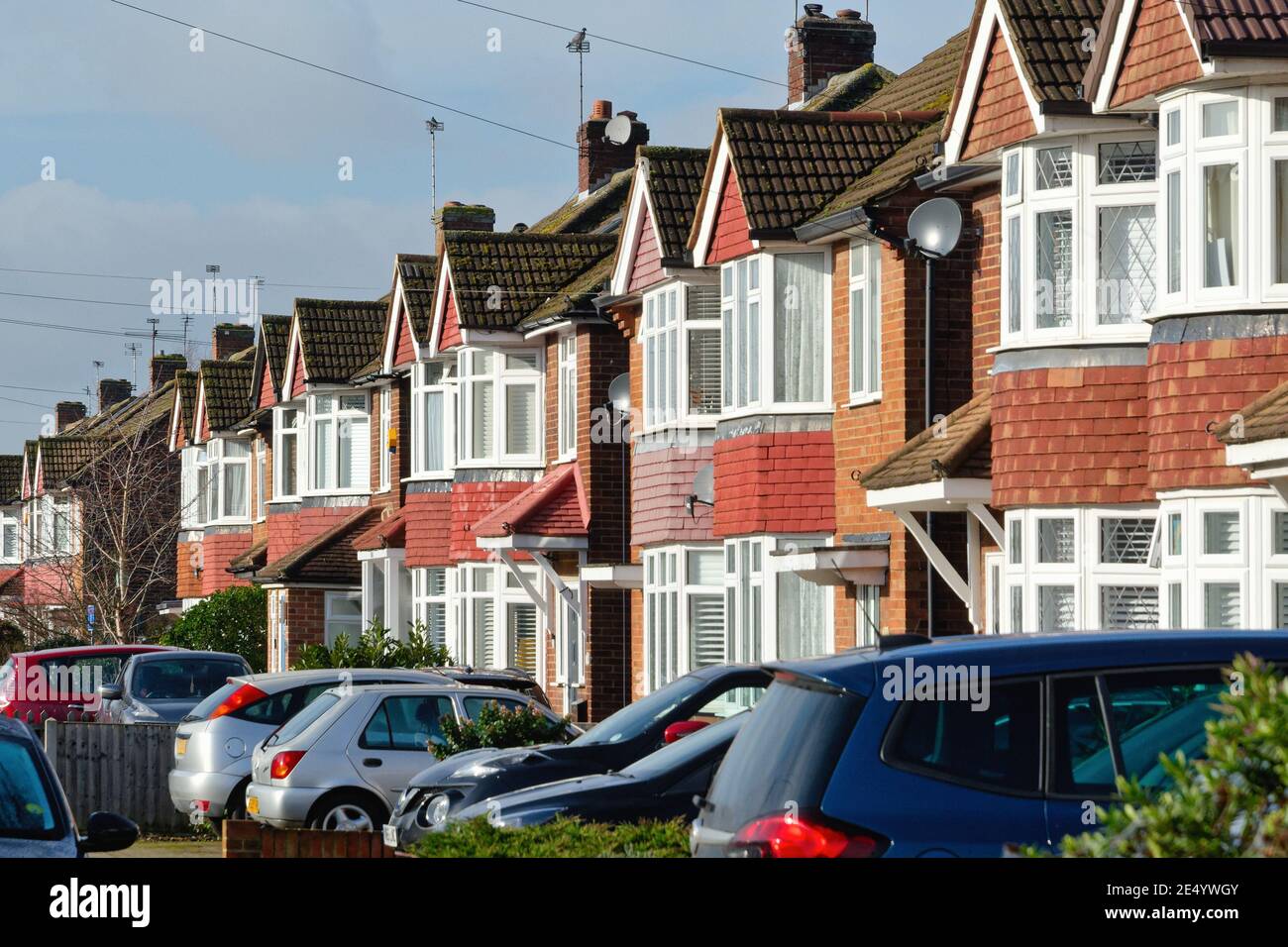 Suburban houses england hi-res stock photography and images - Alamy