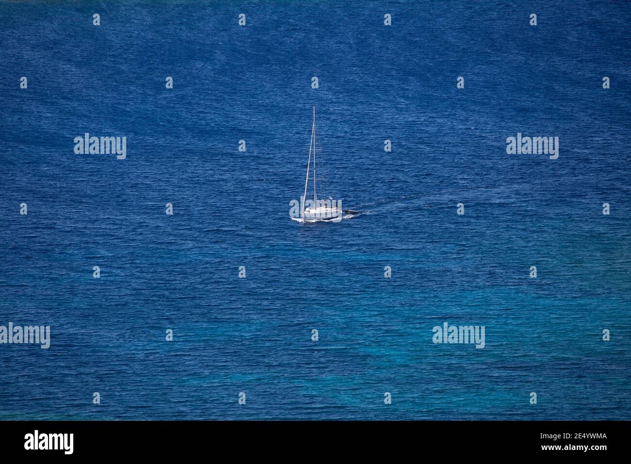 Sailing and cruising between Cyclades Islands og Aegean Sea, Greece ...