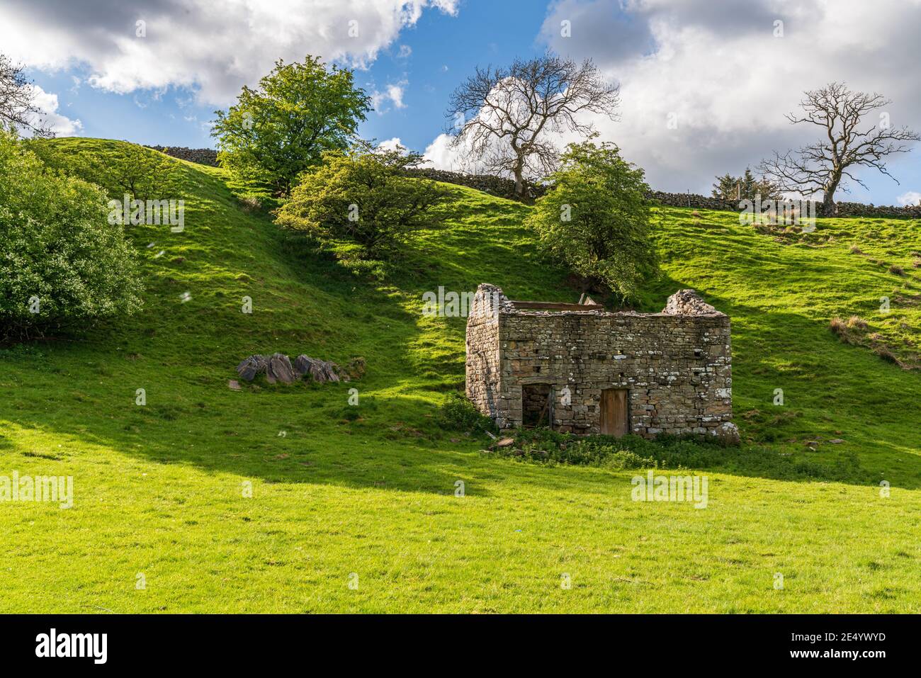 An old stone barn in the Yorkshire Dales near Gayle, North Yorkshire ...