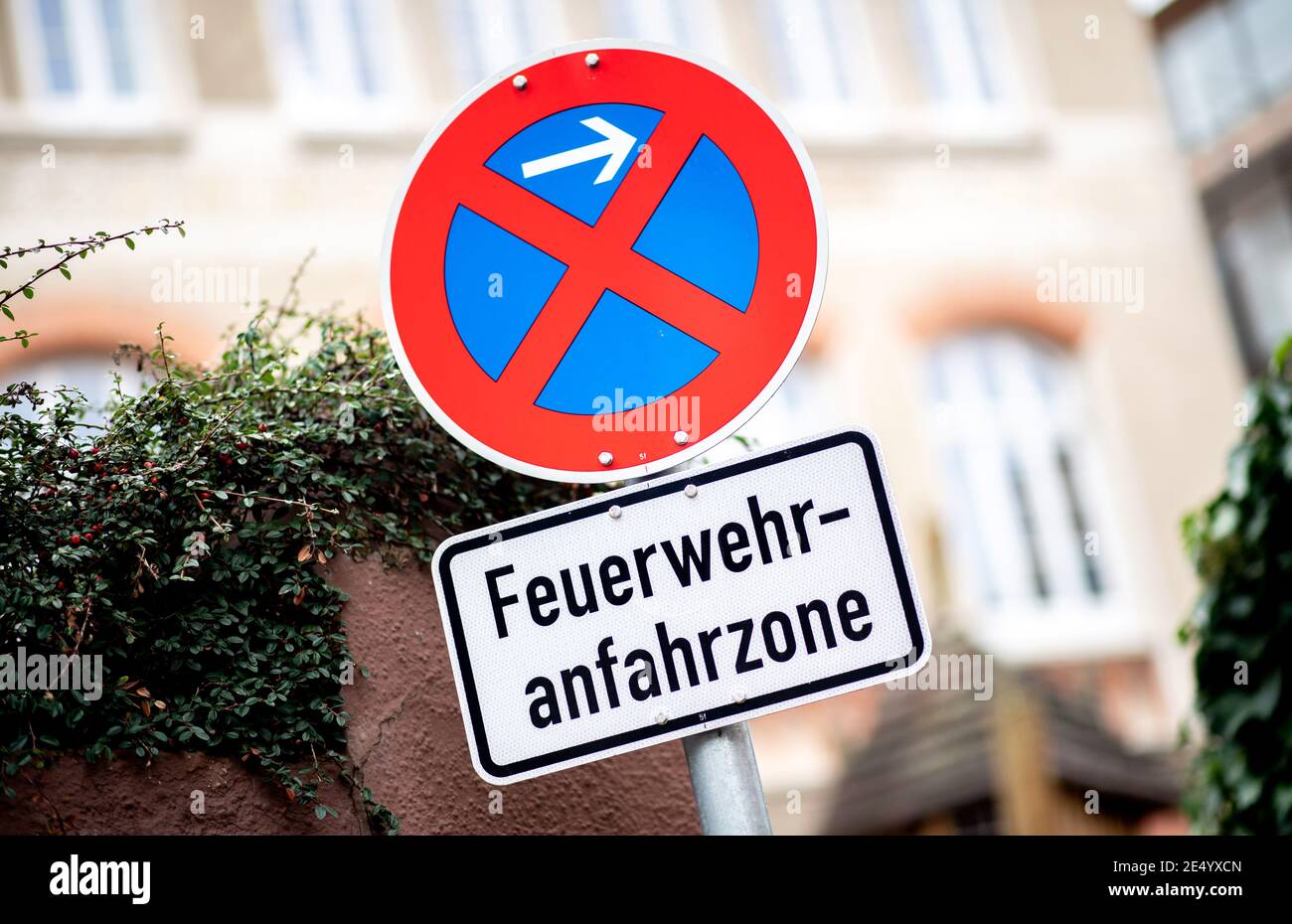 Brunswick, Germany. 20th Jan, 2021. A no stopping sign and an ...