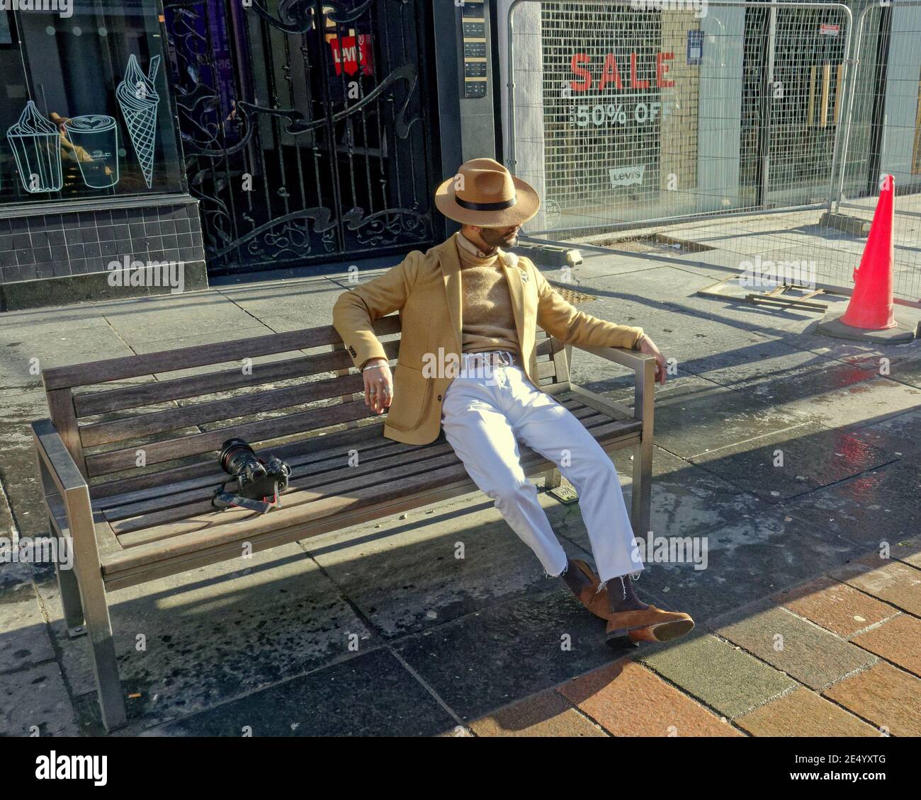 People seen in queue hi-res stock photography and images - Alamy