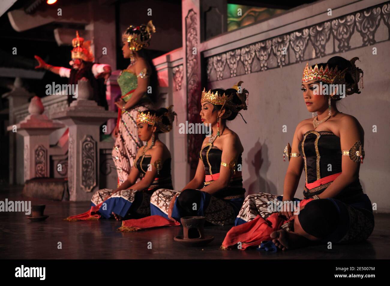 Sanskrit epic hi-res stock photography and images - Alamy