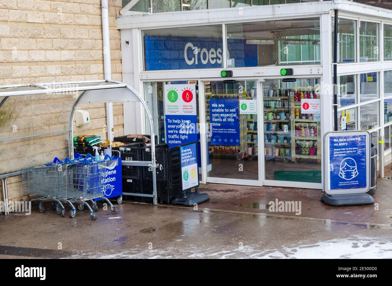 Supermarket displays hi-res stock photography and images - Alamy
