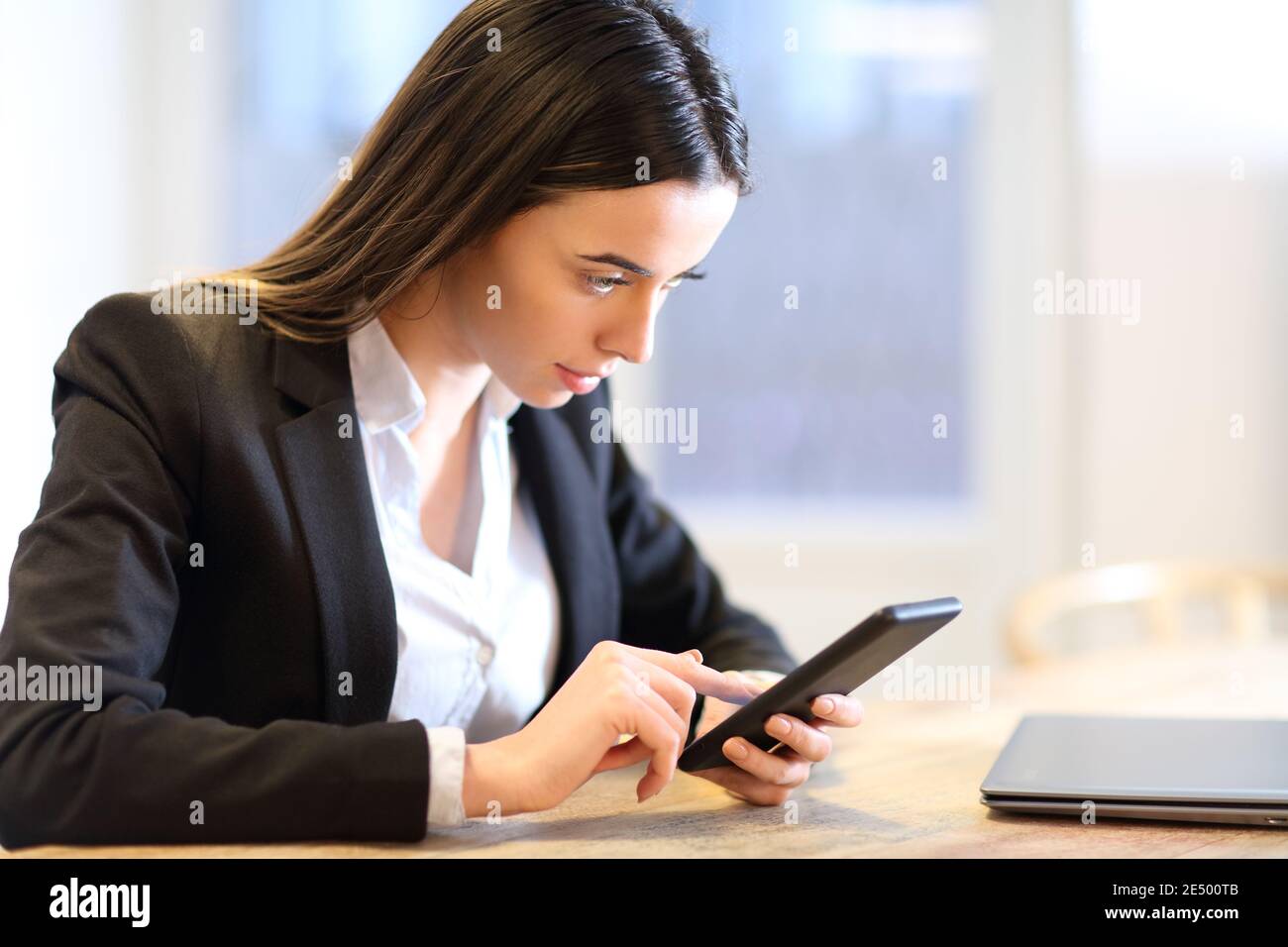 Busy office hi-res stock photography and images - Alamy
