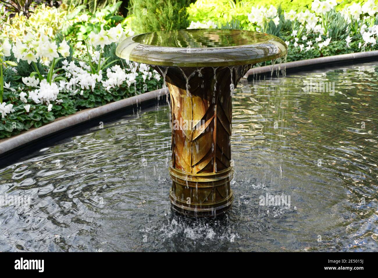 Beautiful water fountain hi-res stock photography and images - Alamy