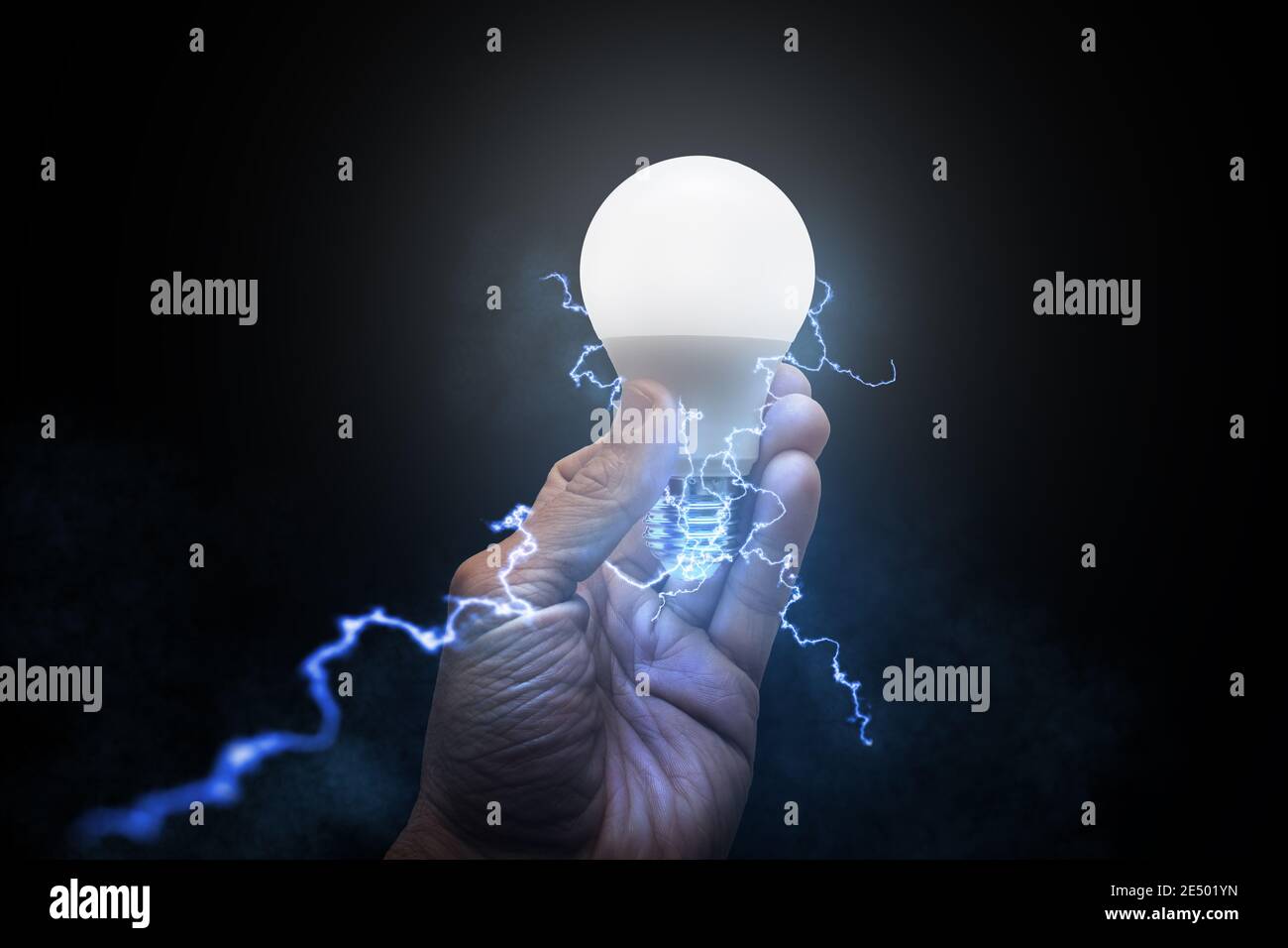 Hand holding lightning bolt hi-res stock photography and images - Alamy