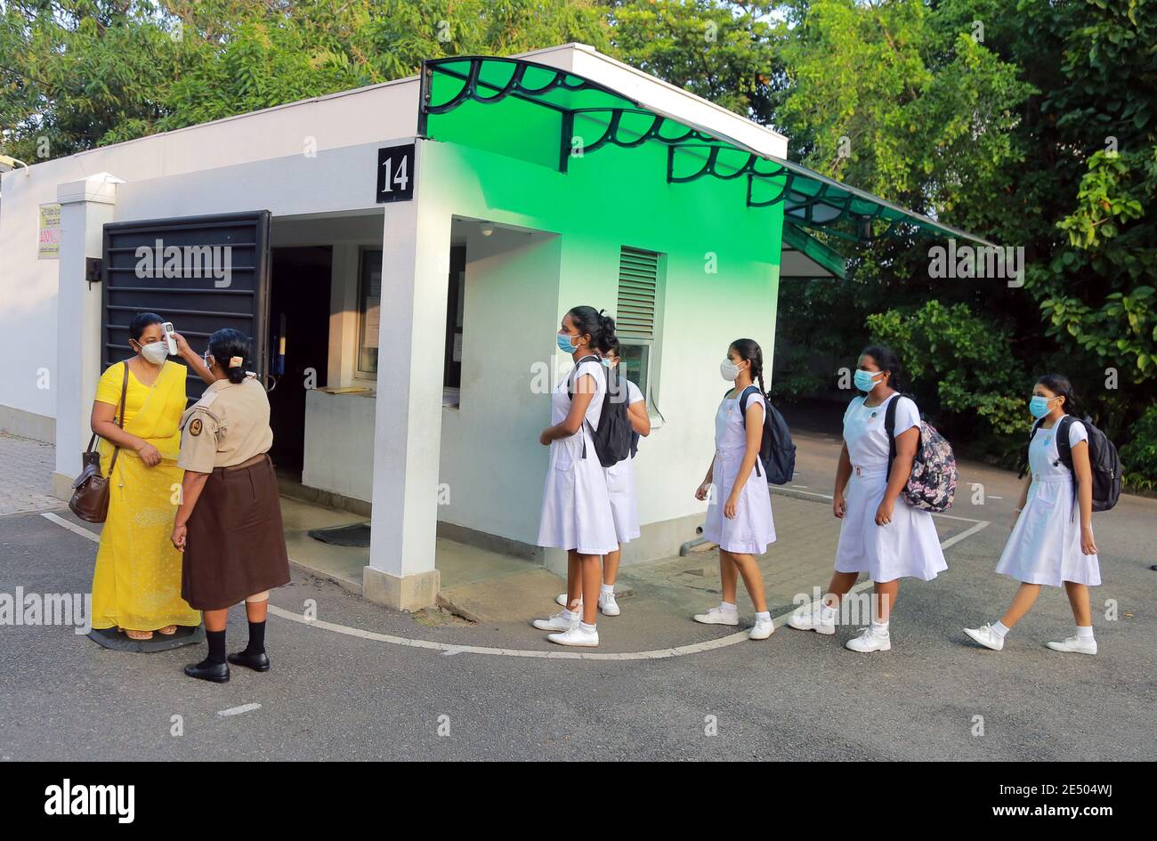 Colombo, Sri Lanka. 25th Jan, 2021. A staff member checks the body ...