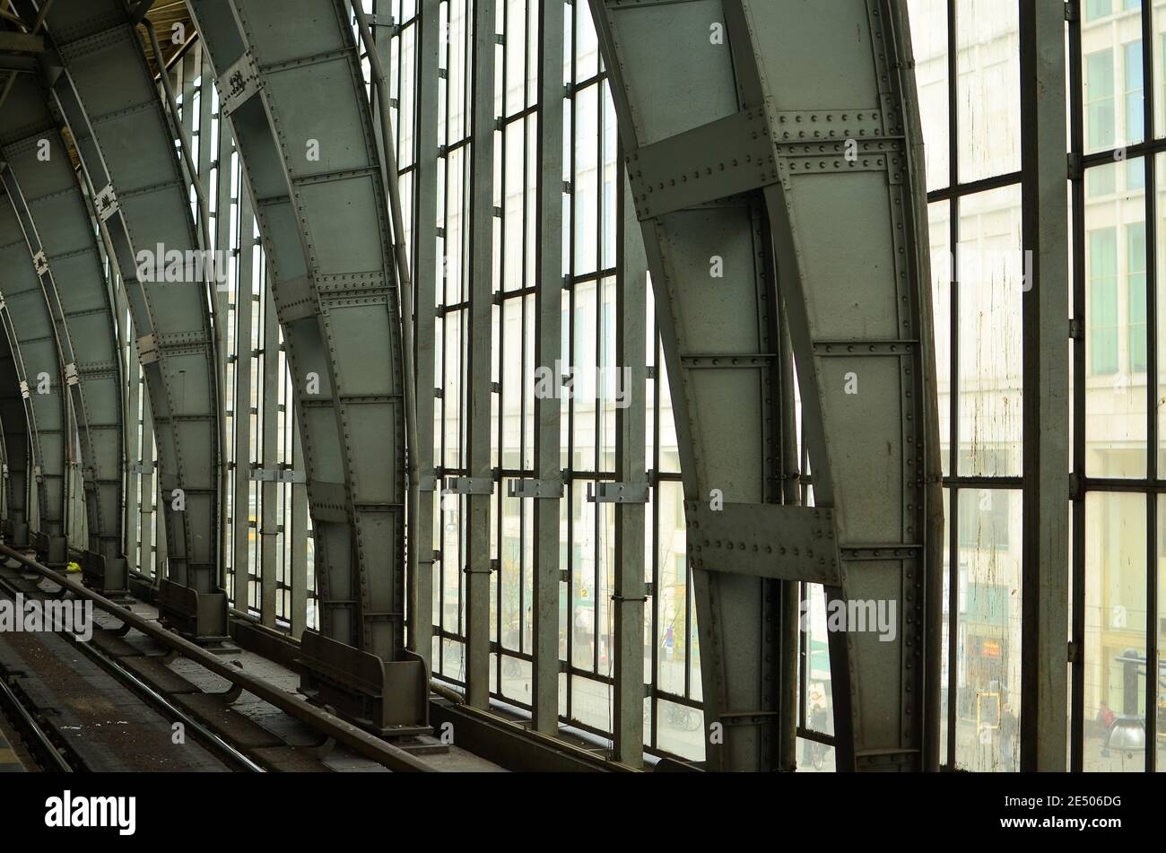 From metro hi-res stock photography and images - Alamy