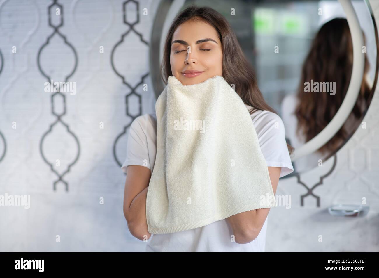 Using a towel hi-res stock photography and images - Alamy