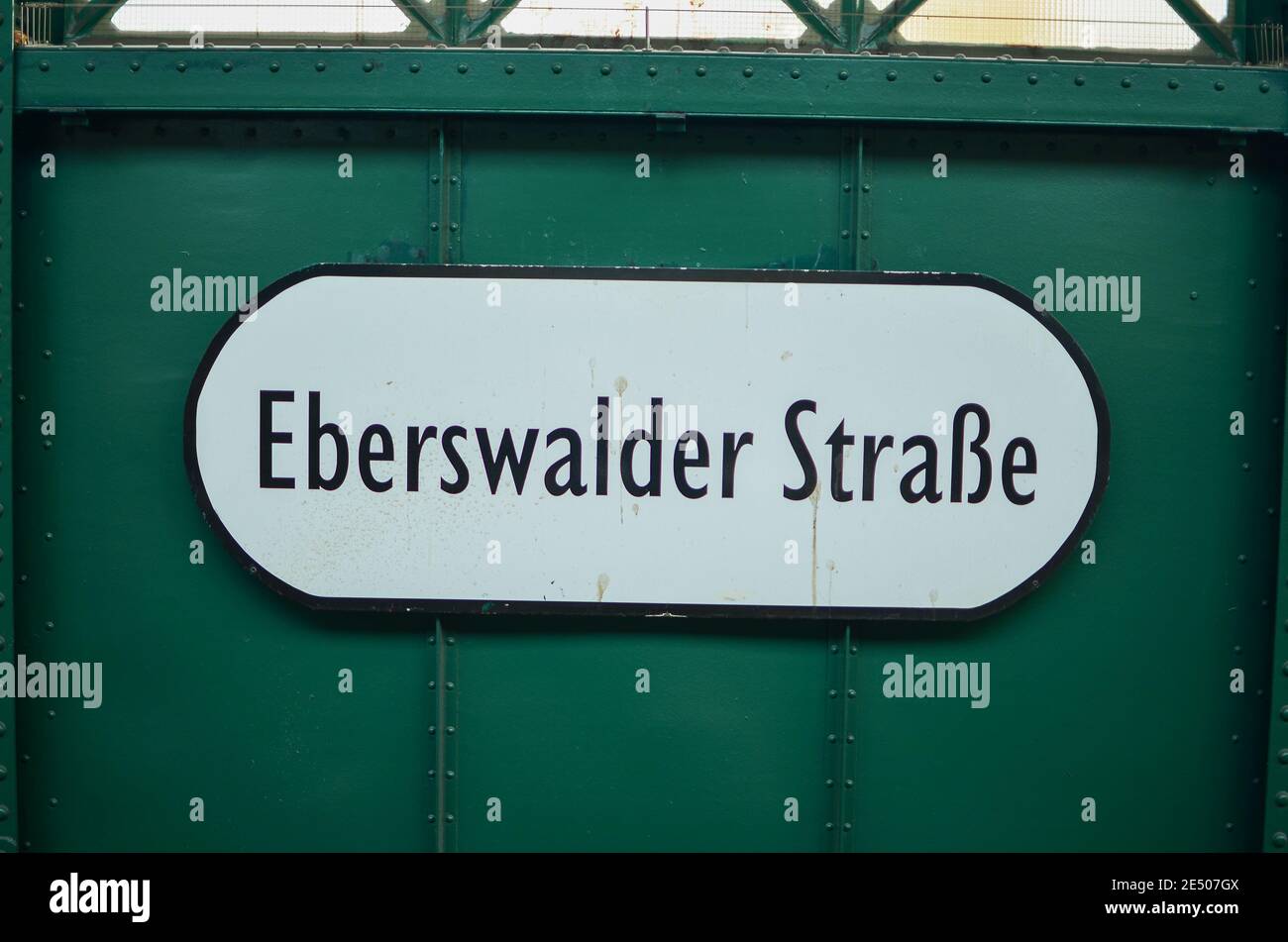 Metro gas sign hi-res stock photography and images - Alamy