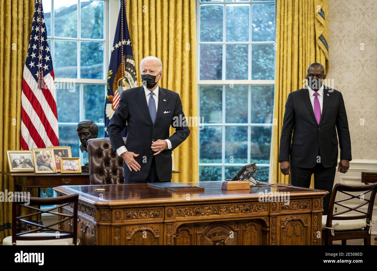Resolute desk president hi-res stock photography and images - Alamy