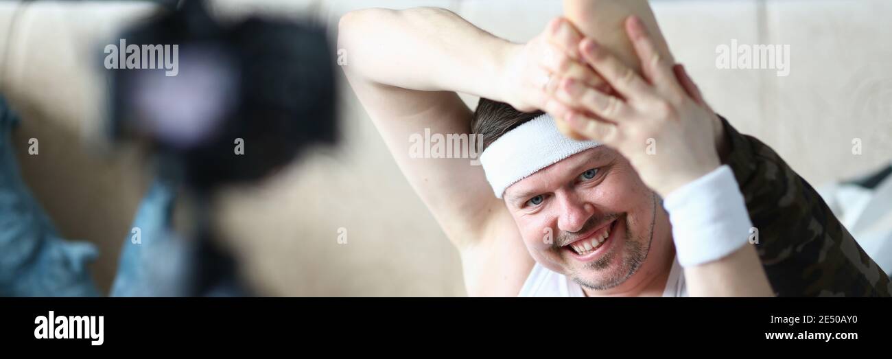 Man trying to throw his leg behind his head Stock Photo - Alamy
