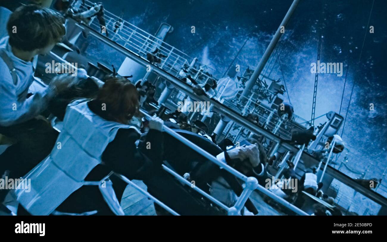 USA. Kate Winslet and Leonardo DiCaprio in a scene from the ©Paramount ...