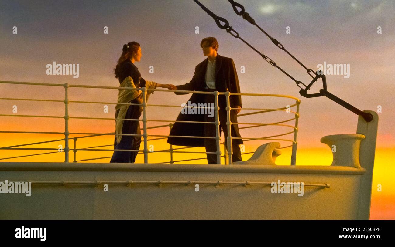 USA. Kate Winslet and Leonardo DiCaprio in a scene from the ©Paramount ...