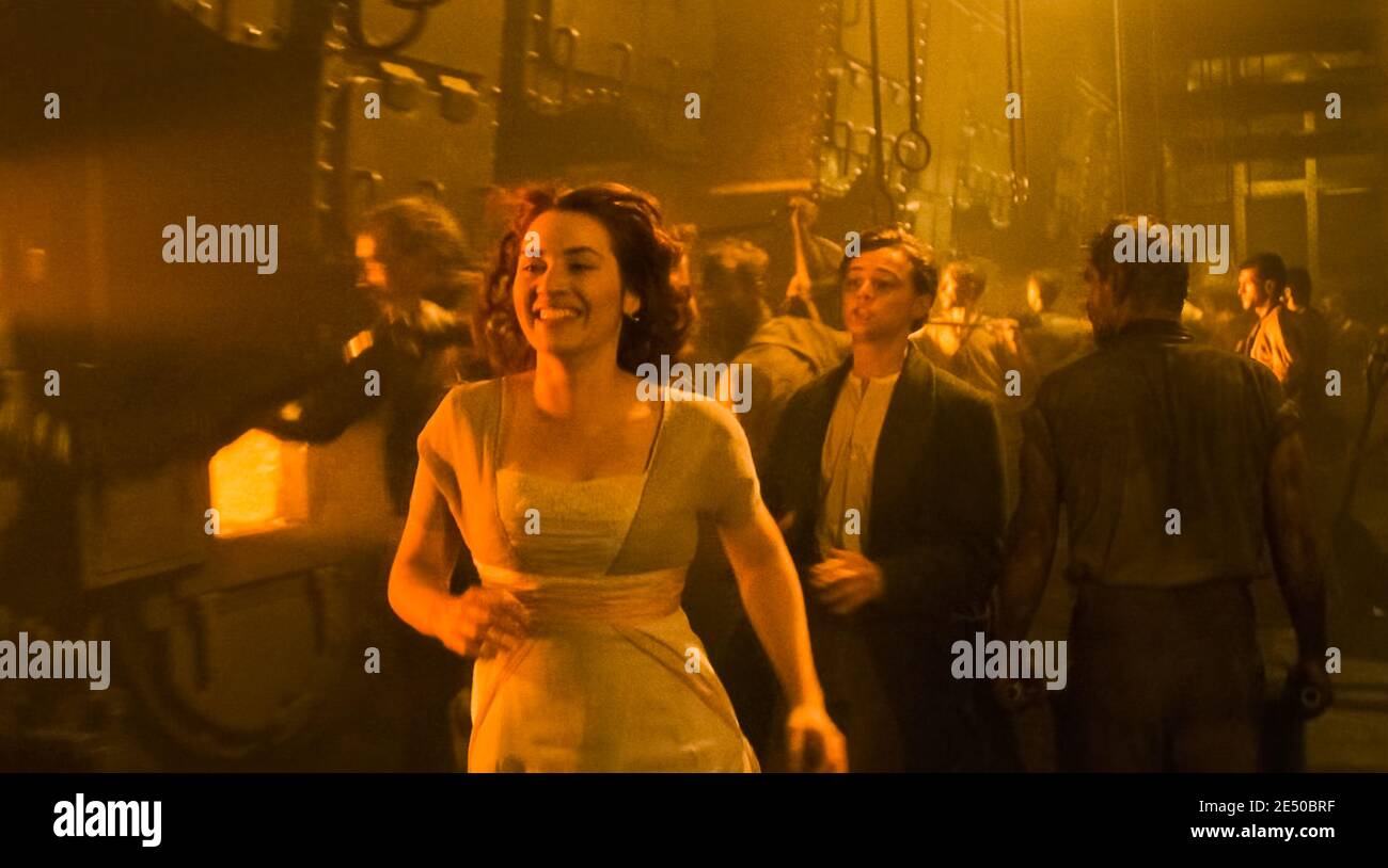 USA. Kate Winslet and Leonardo DiCaprio in a scene from the ©Paramount ...