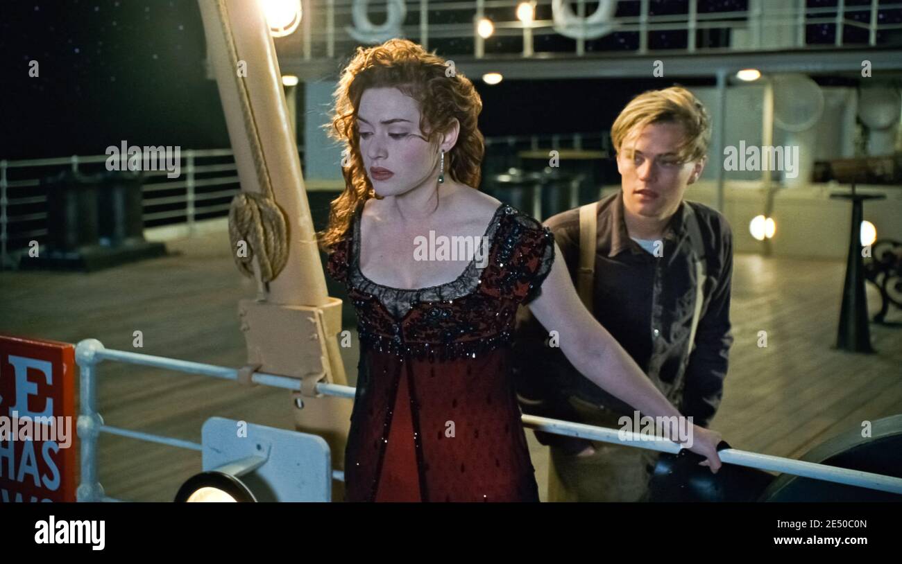 USA. Kate Winslet and Leonardo DiCaprio in a scene from the ©Paramount ...