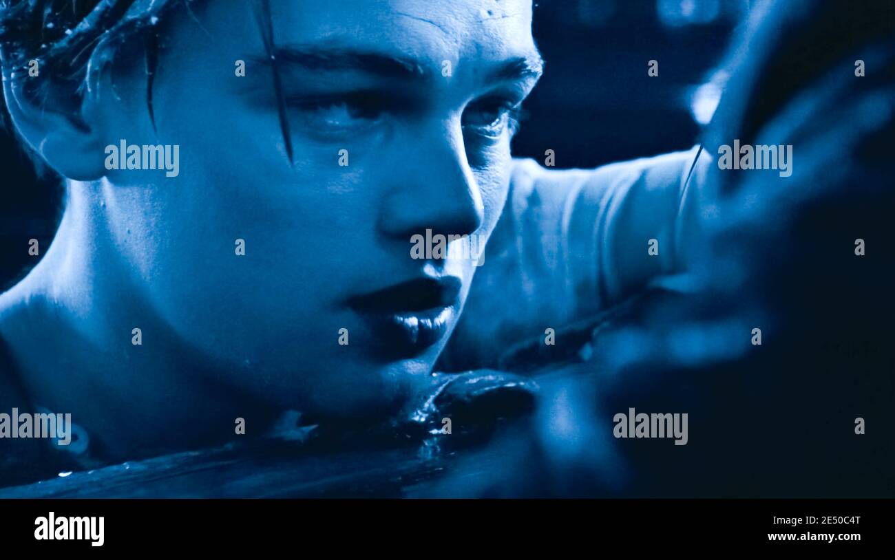 USA. Kate Winslet and Leonardo DiCaprio in a scene from the ©Paramount ...