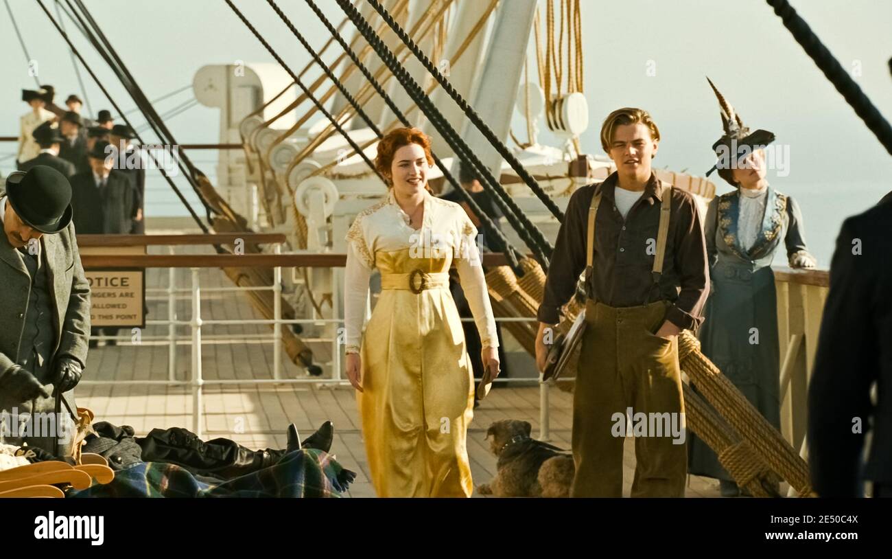USA. Kate Winslet and Leonardo DiCaprio in a scene from the ©Paramount ...