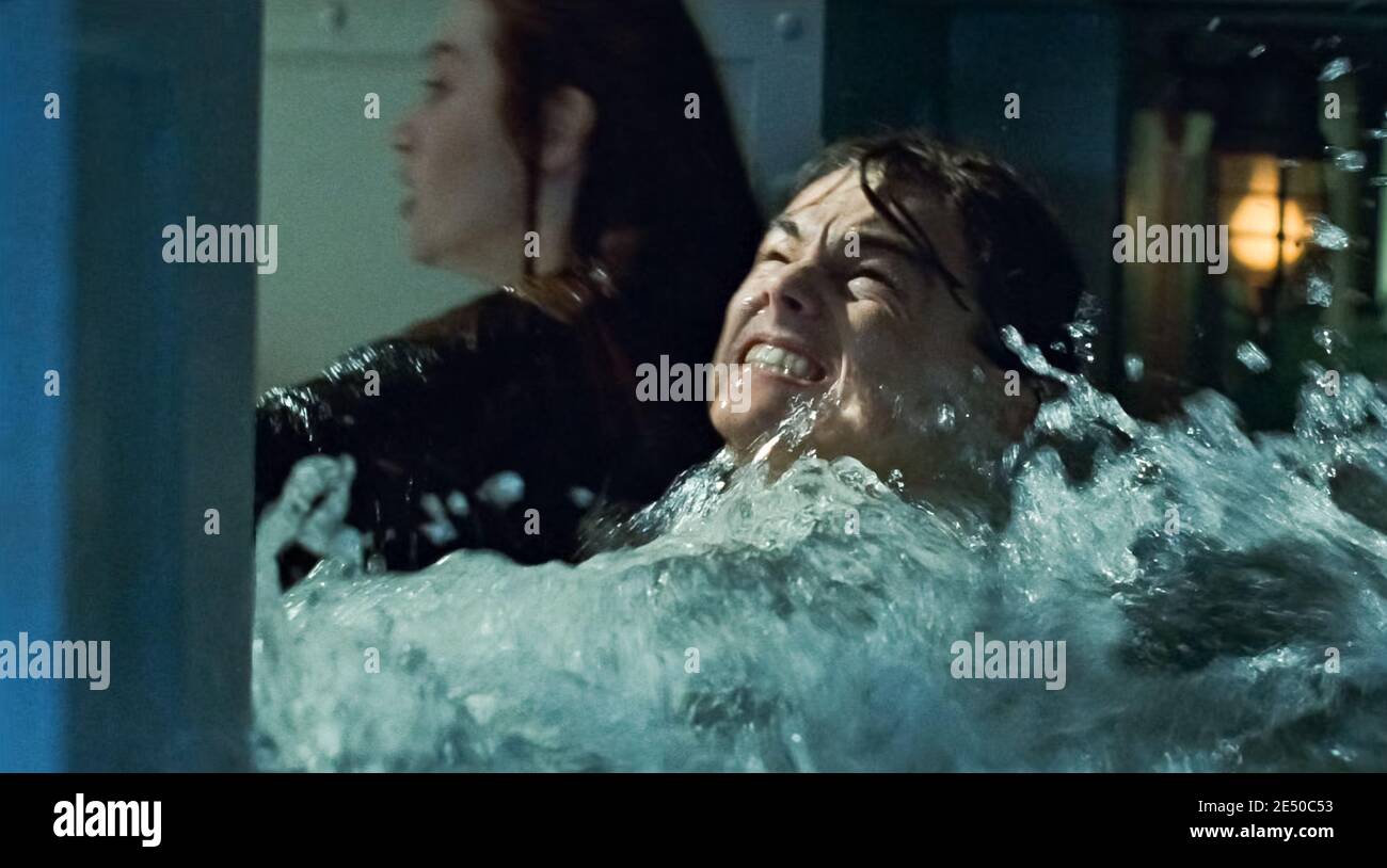 USA. Kate Winslet and Leonardo DiCaprio in a scene from the ©Paramount ...