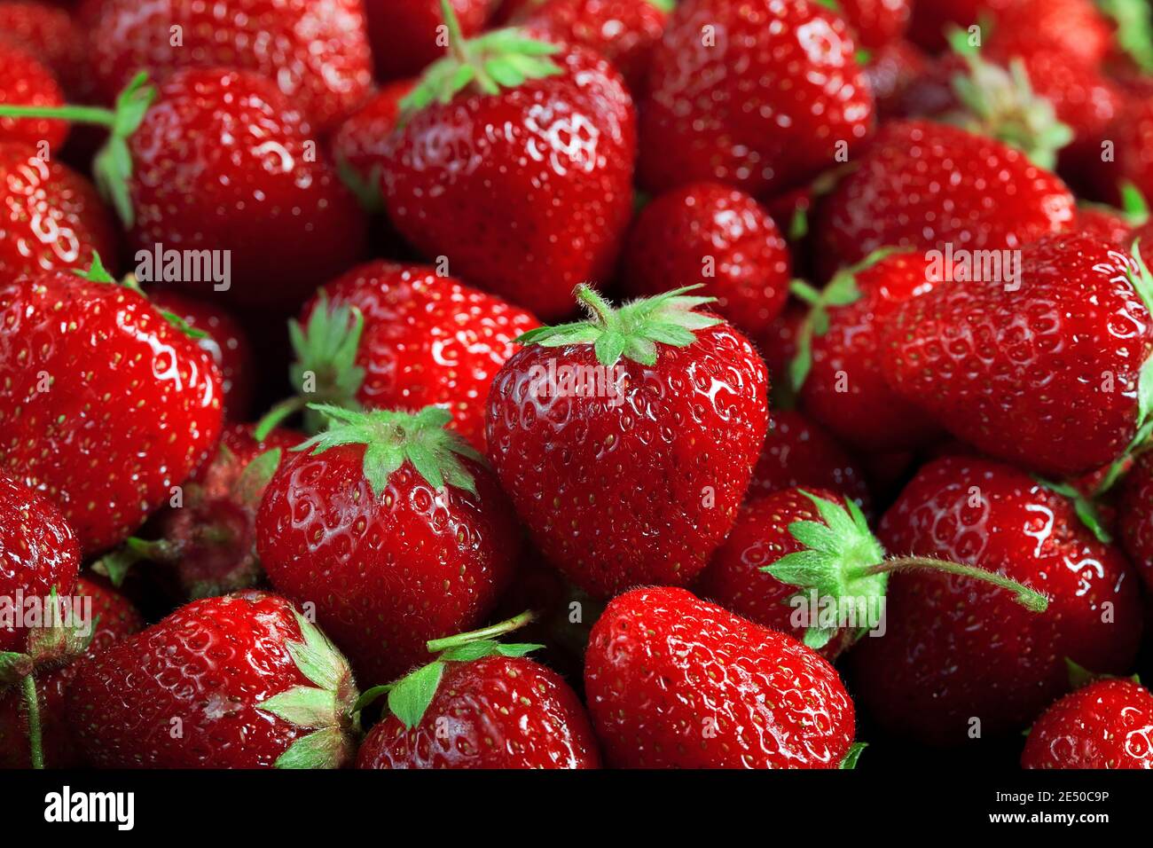 Strawberries texture hi-res stock photography and images - Alamy