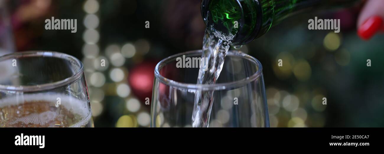 Hand pouring champagne hi-res stock photography and images - Alamy