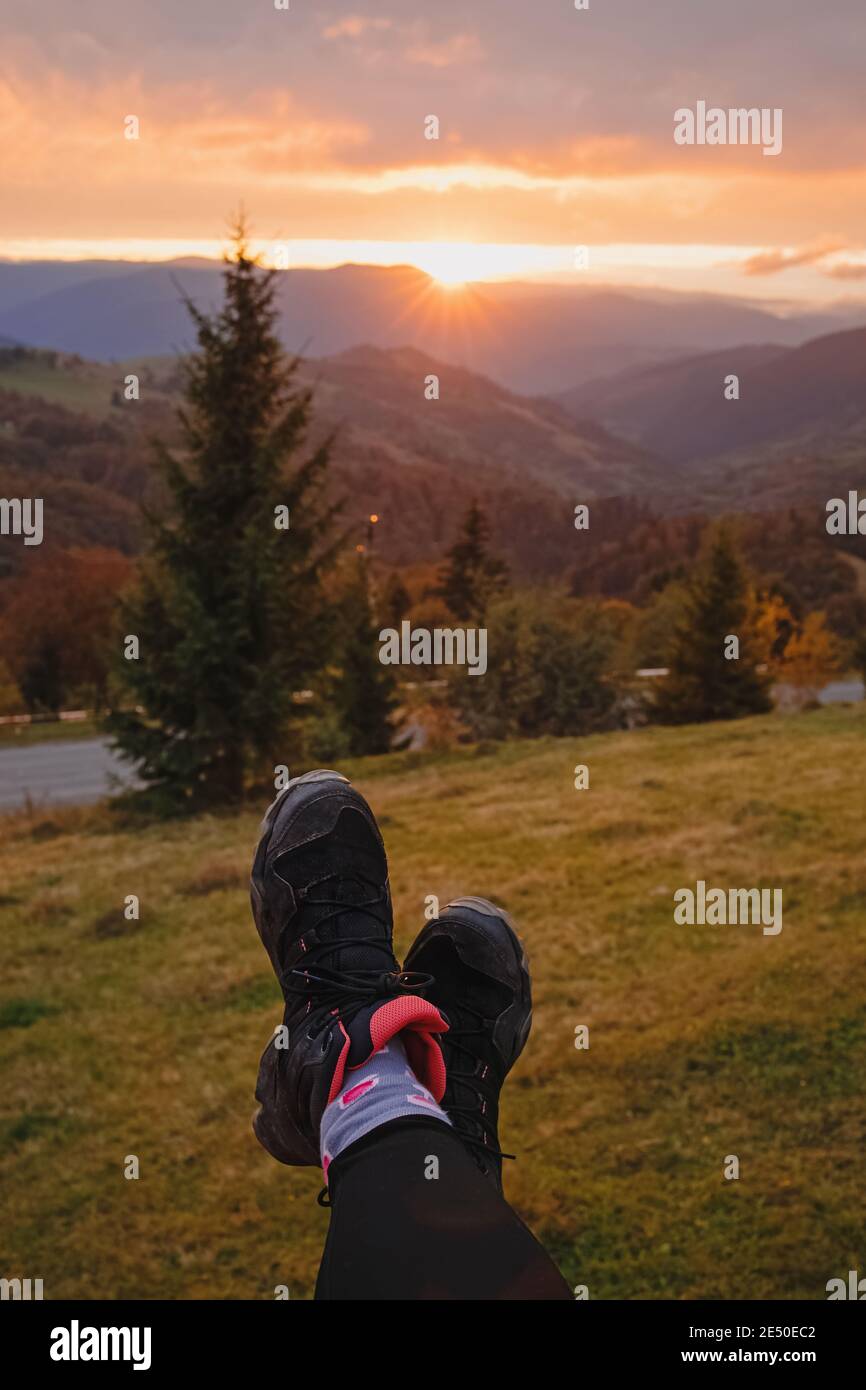 Feet at sunset hi-res stock photography and images - Alamy