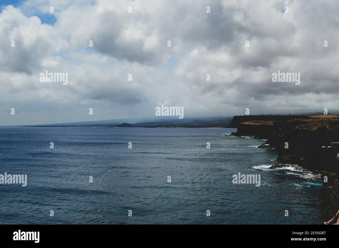 Waves crashing on rugged rock hi-res stock photography and images - Alamy