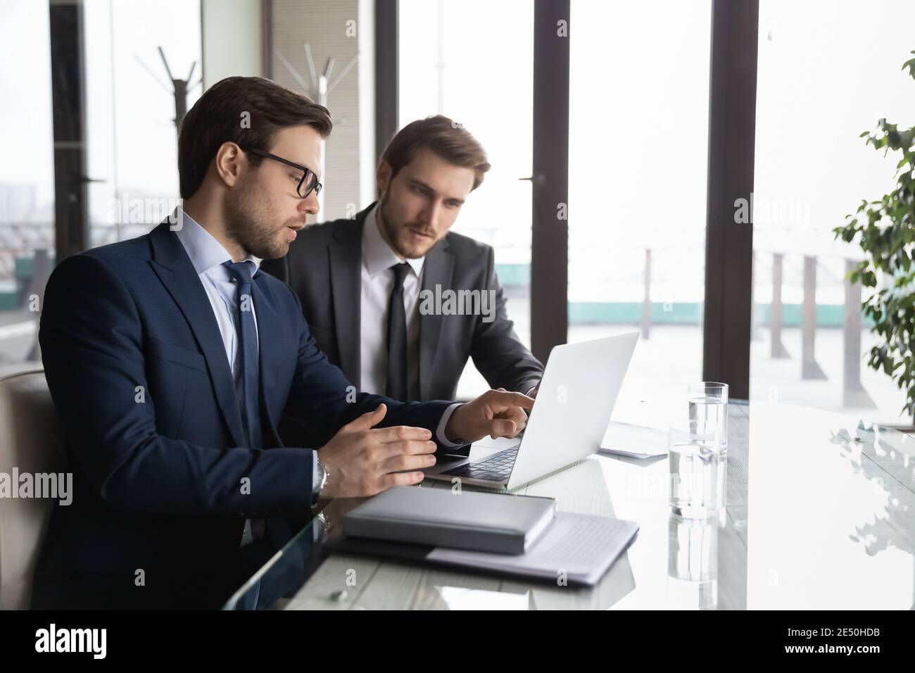 Employee training hi-res stock photography and images - Alamy