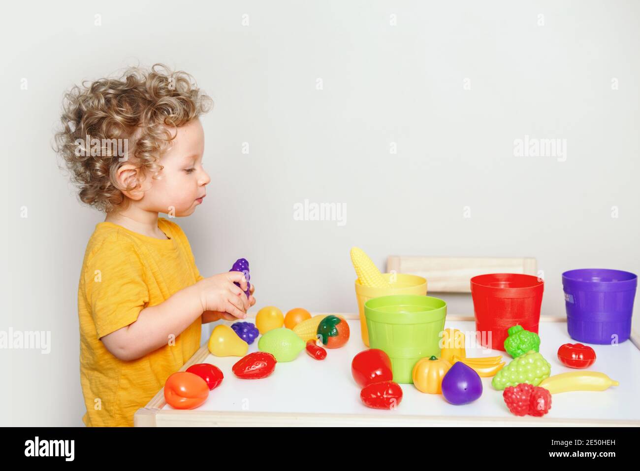 Sorting objects kids hi-res stock photography and images - Alamy