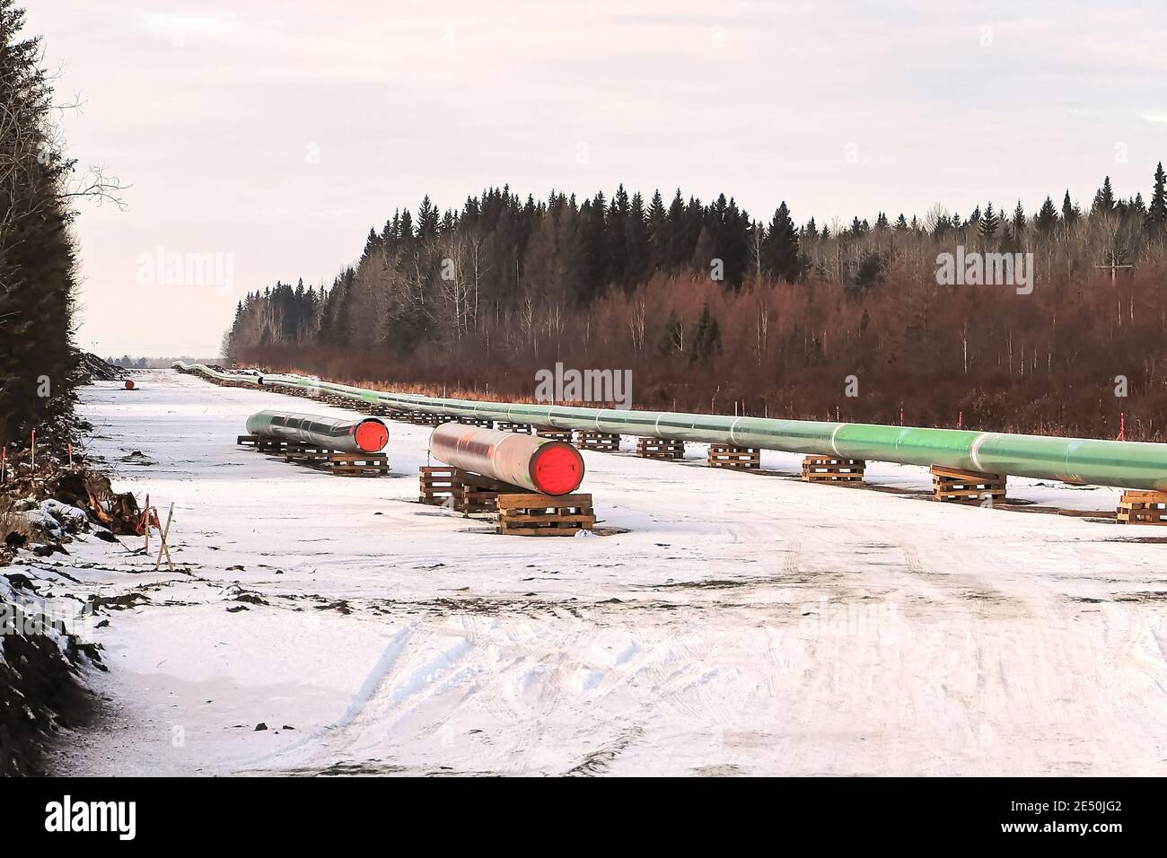 Above ground pipeline hi-res stock photography and images - Alamy