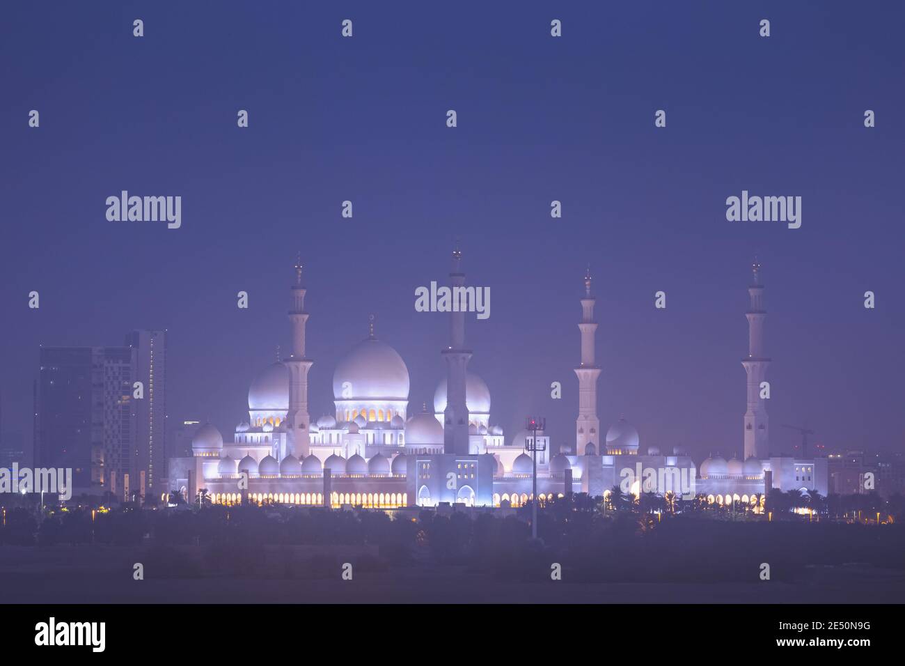 Exterior view at night of Sheikh Zayed Grand Mosque in Abu Dhabi, UAE ...