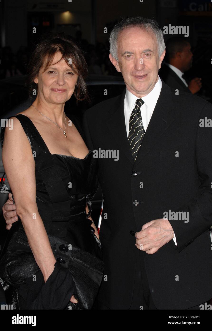 Jonathan pryce and wife hi-res stock photography and images - Alamy