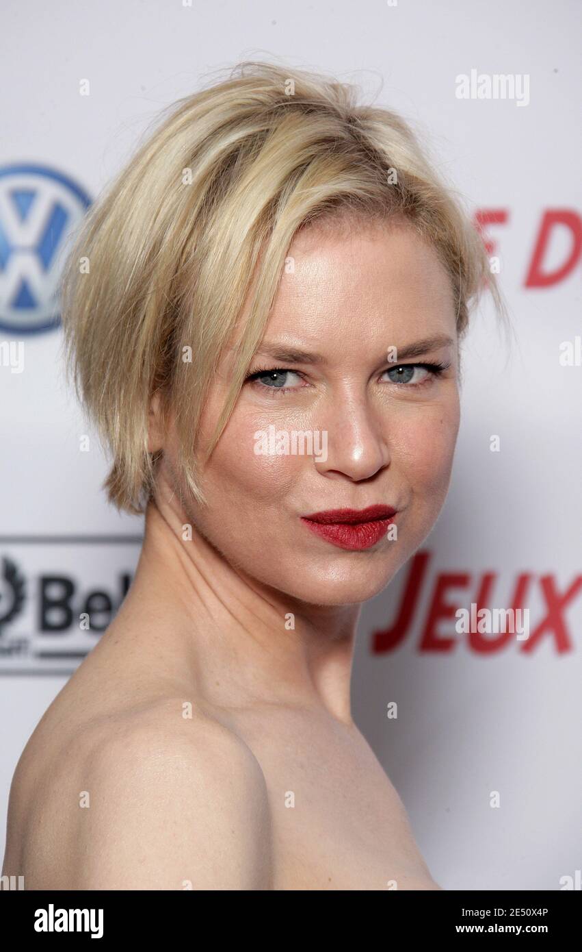 Actress Renee Zellweger attends the French premiere of 'Leatherheads ...