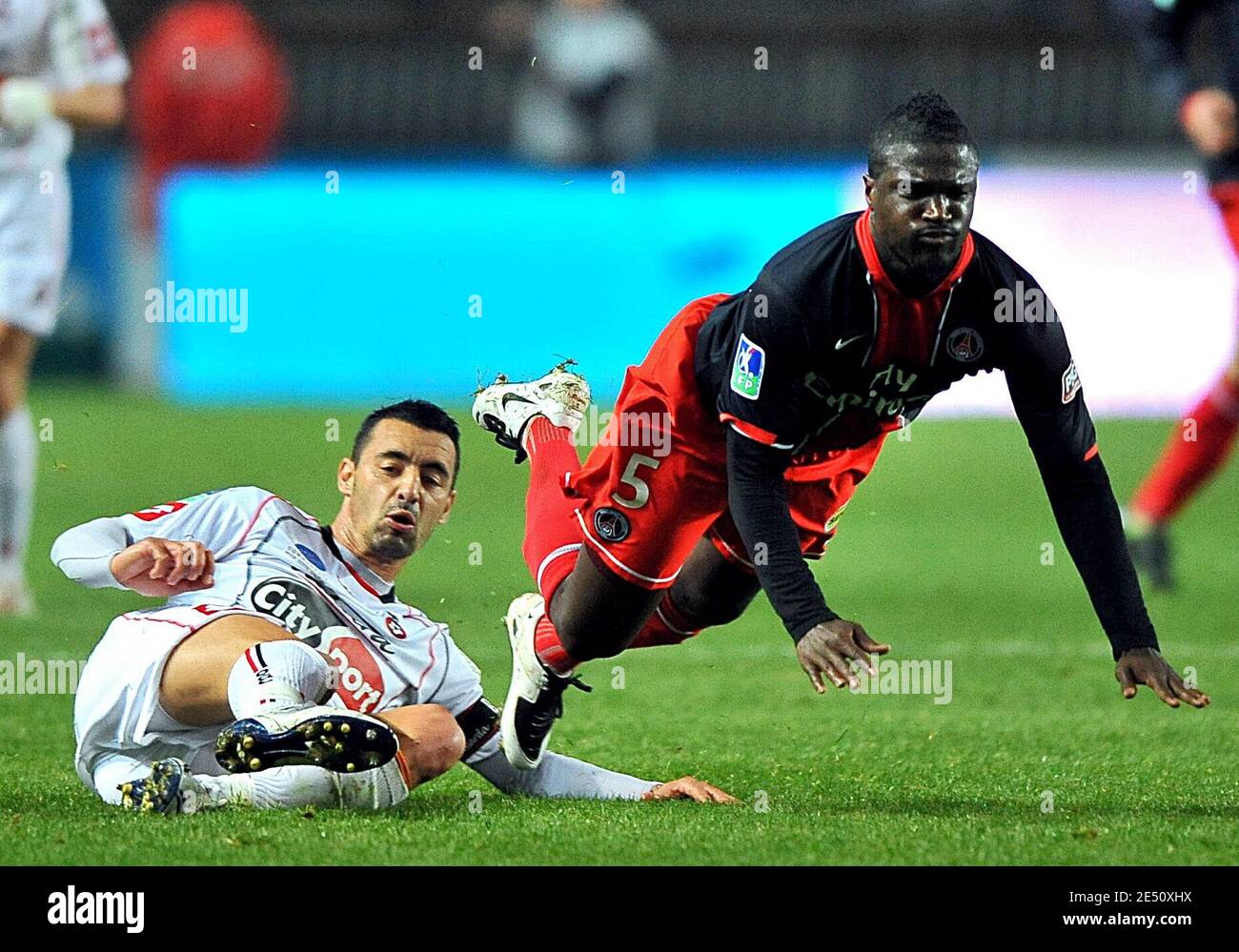 Bernard mendy french paris saint germain hi-res stock photography and ...