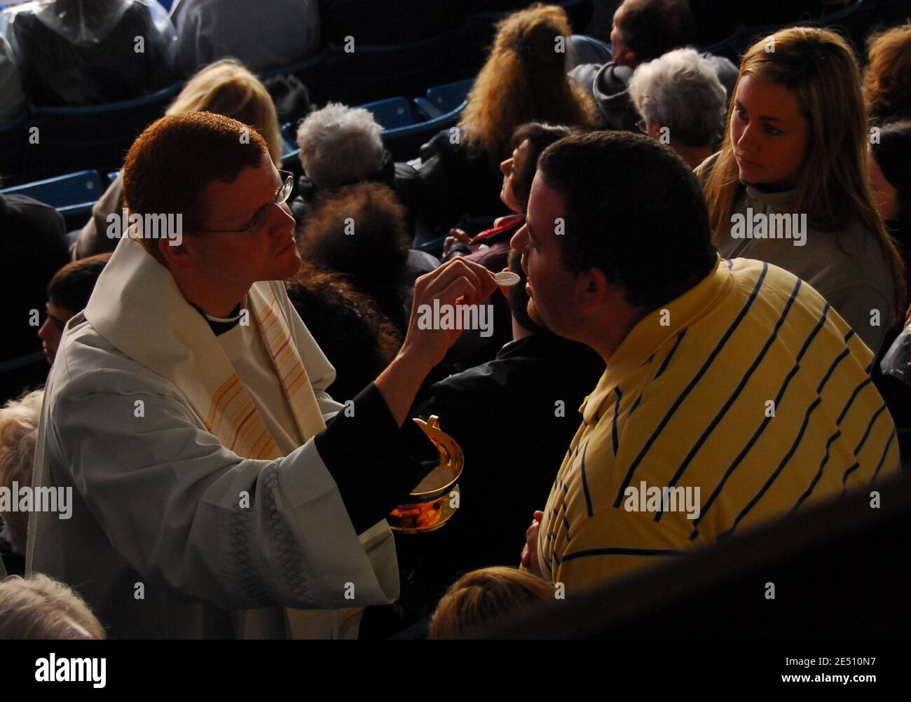 Communion catholique hi-res stock photography and images - Alamy