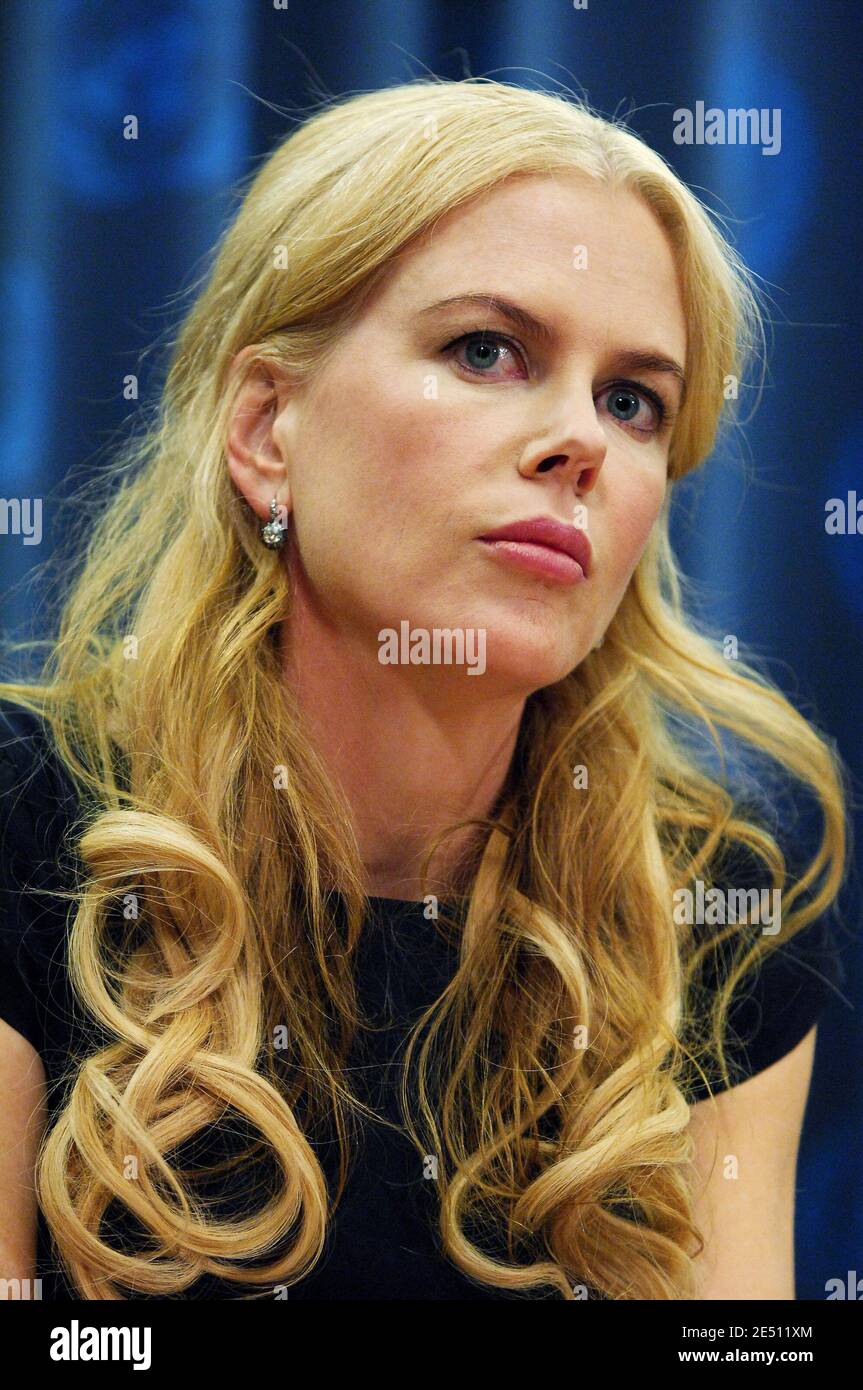 Pregnant Actress Nicole Kidman speaks at a UNIFEM press conference at ...