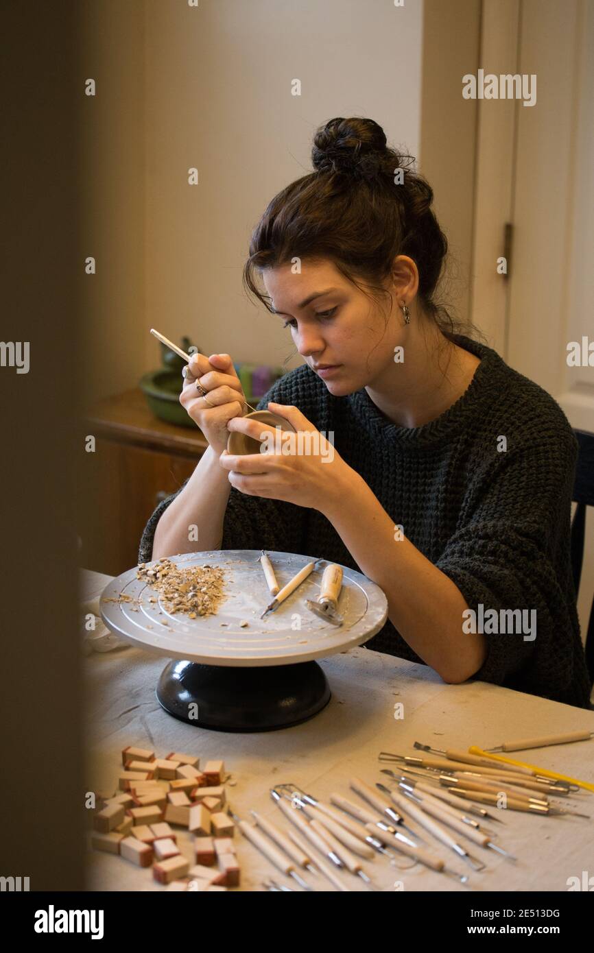 Hand building pottery hi-res stock photography and images - Alamy