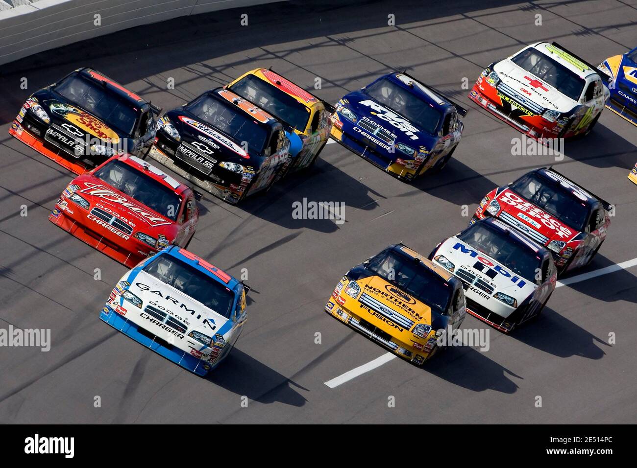 Elliott Sadler leads a pack into turn four at Talladega Superspeedway ...
