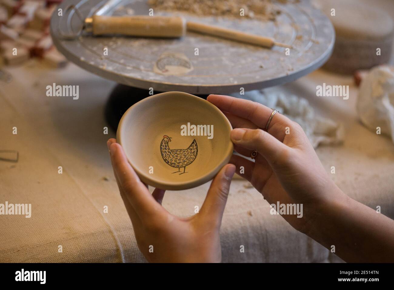 Hand building pottery hi-res stock photography and images - Alamy