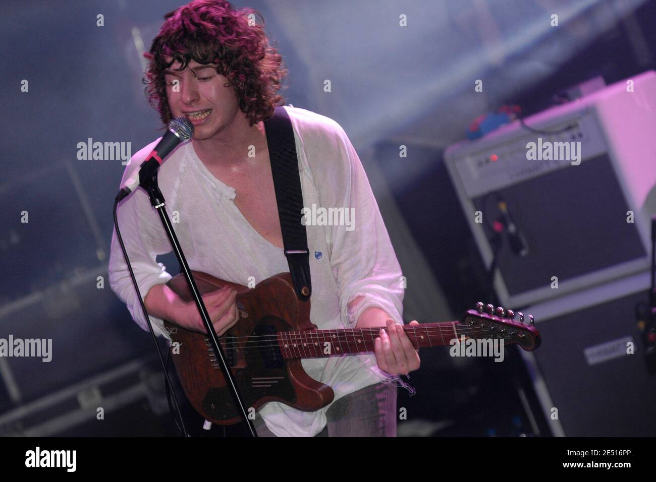 Lead singer luke pritchard hi-res stock photography and images - Alamy