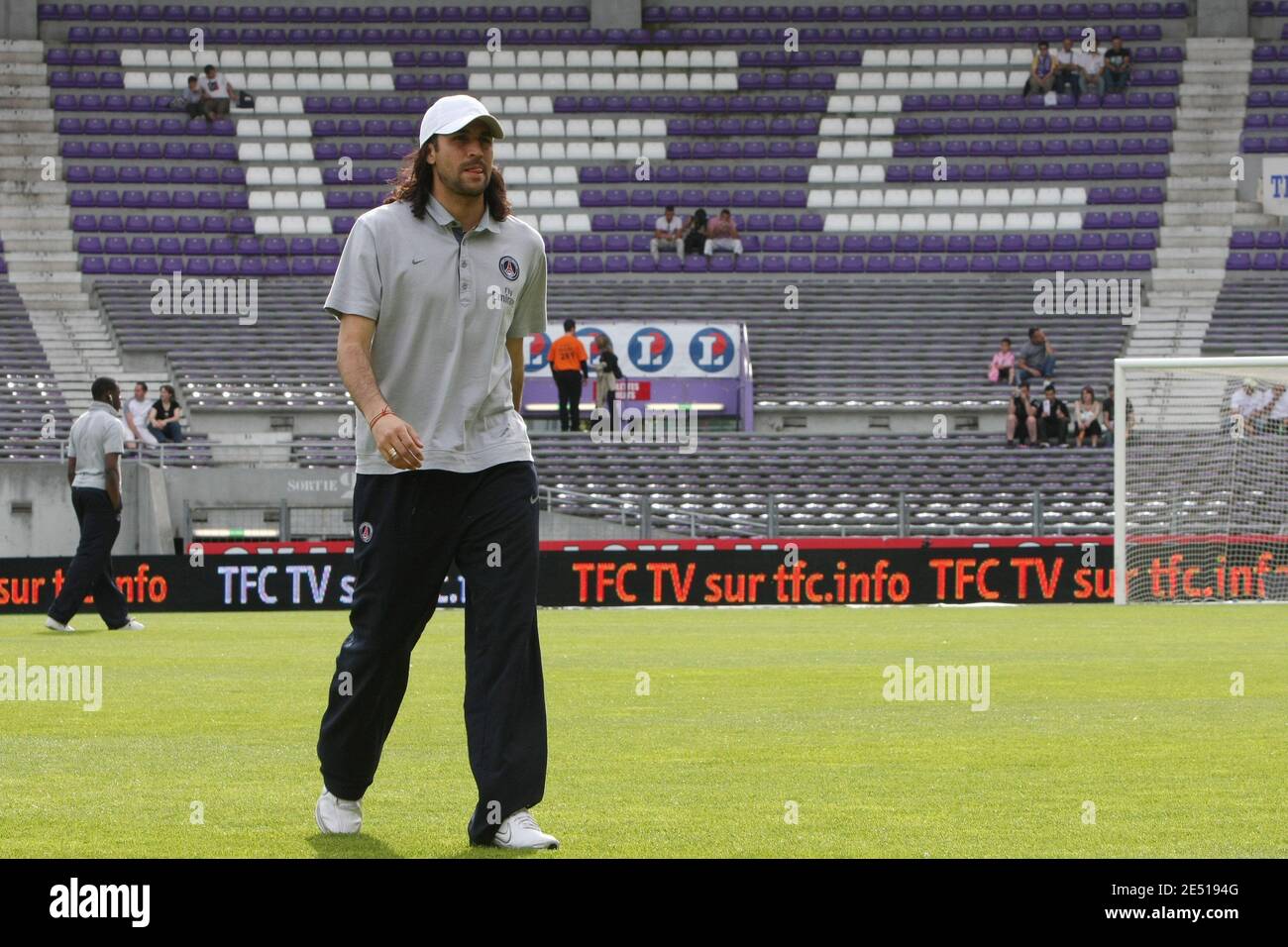 PSG's Mario Yepes on the pitch before the French First leaugue Soccer ...
