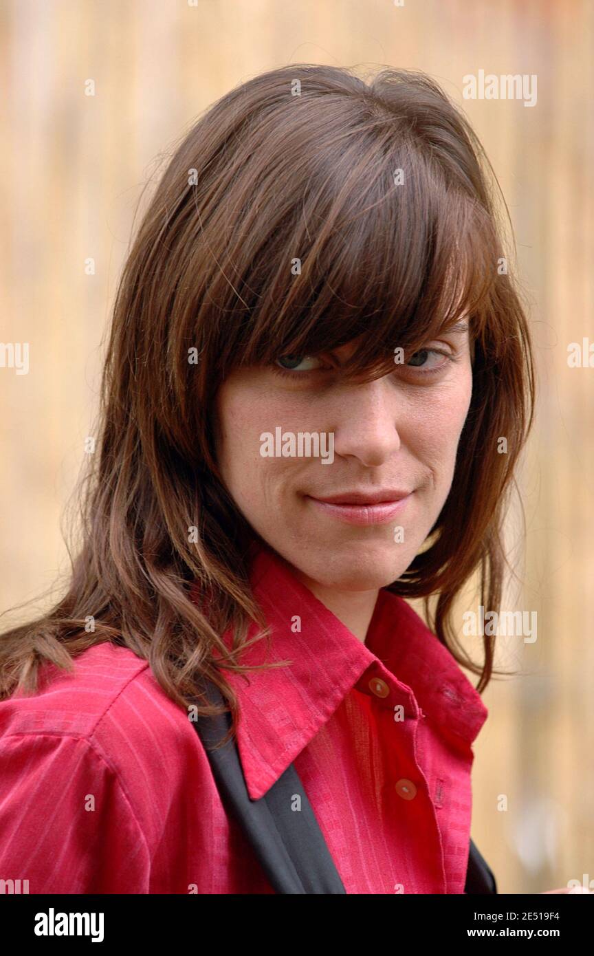 Feist singer hi-res stock photography and images - Alamy