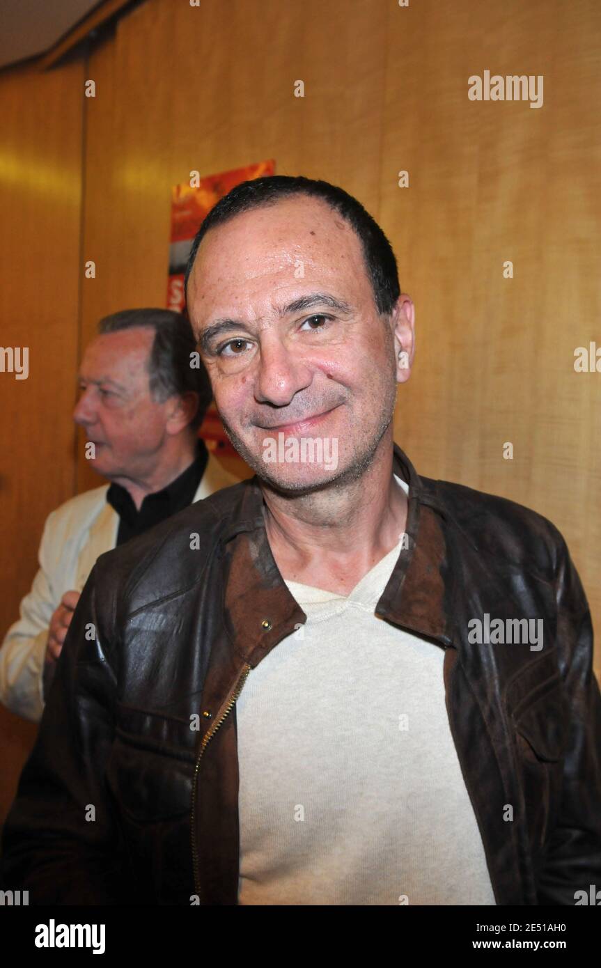 Sous les bombes hi-res stock photography and images - Alamy