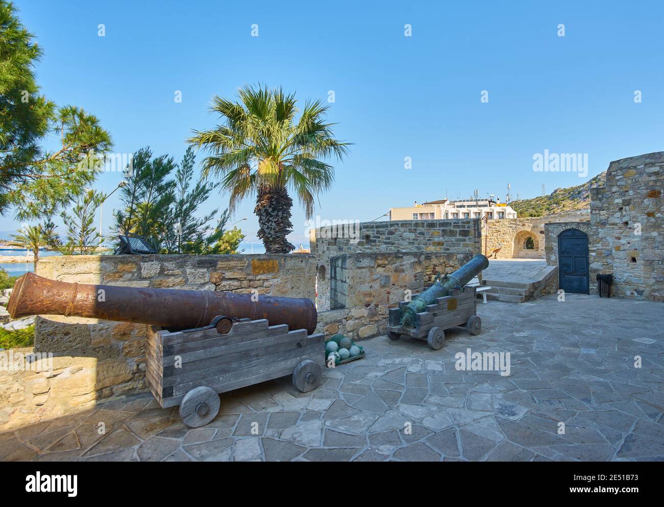 Cesme castle in the Mediterranean port of Cesme, Turkey Stock Photo - Alamy